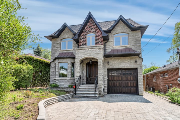 6 Br Relaxing Home In Toronto W/ Large Backyard - Toronto, ON
