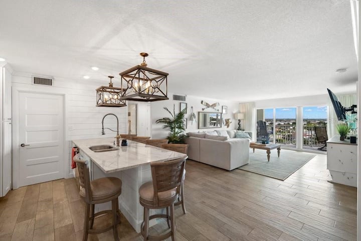 Remodeled 3/2 Condo Intercostal - St. Pete Beach, FL