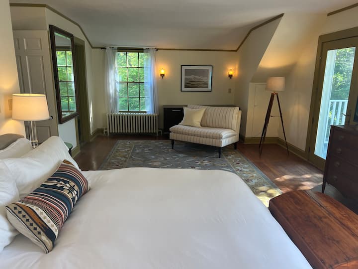 Half Moon At Lookout Point - Suite & Private Bath - Bar Harbor, ME