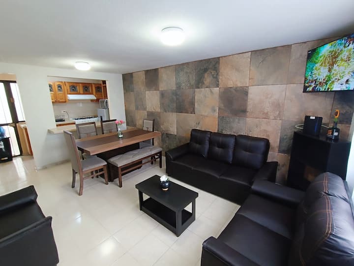 Casa De Las Rosas | 3 Bedrooms & Private Garage - Aguascalientes