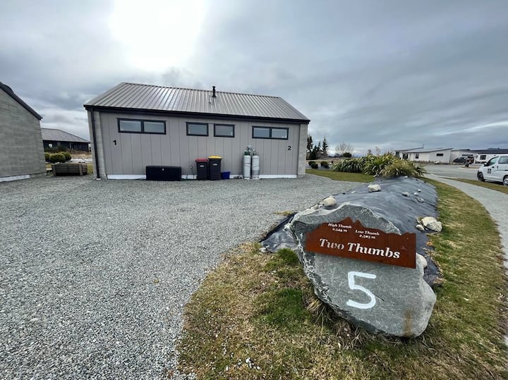 Two Thumbs Unit 1 - Lake Tekapo