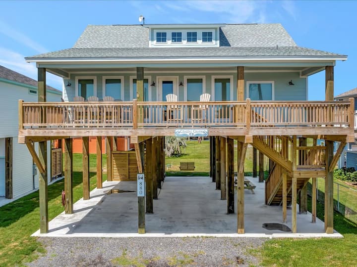 Coastal Charm Luxury Beach Retreat With Hot Tub! - Crystal Beach, TX