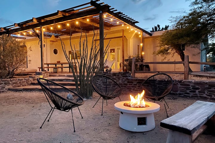 Sage Desert Retreat- Spa, 5 Acres, Fire Pit, Views - Yucca Valley, CA