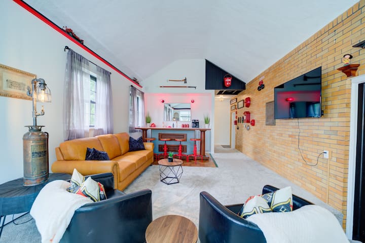 Historic Firehouse No. 6 - Unique Stay - Muskegon, MI