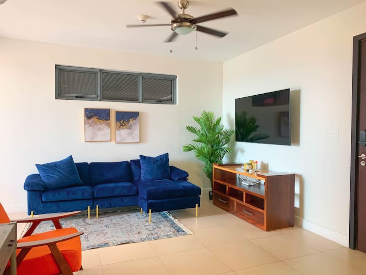 1 Br Luxury Condo In Prime Location - Kingston