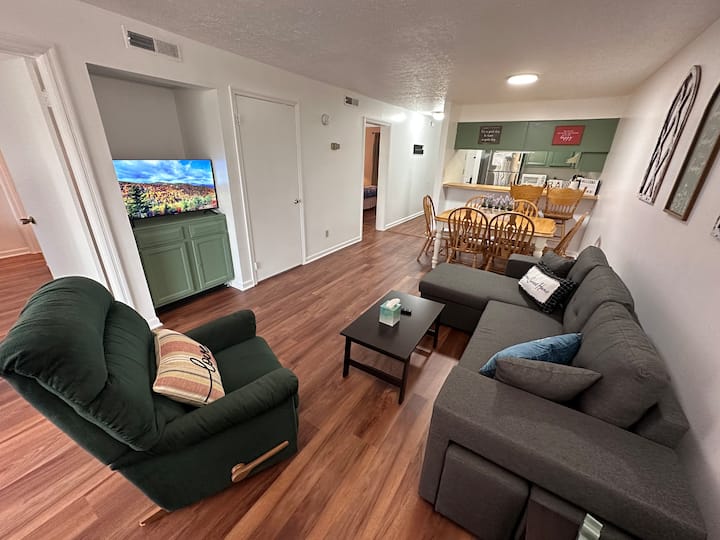 Skybridge Views/15 Min To Dt Gatlinburg/sleeps6 - Gatlinburg, TN