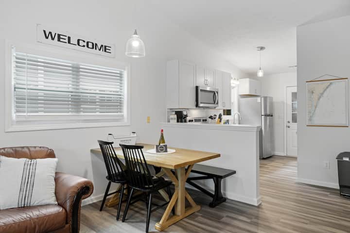 Midtown Retreat: Beach Or Downtown - University of North Carolina, Wilmington