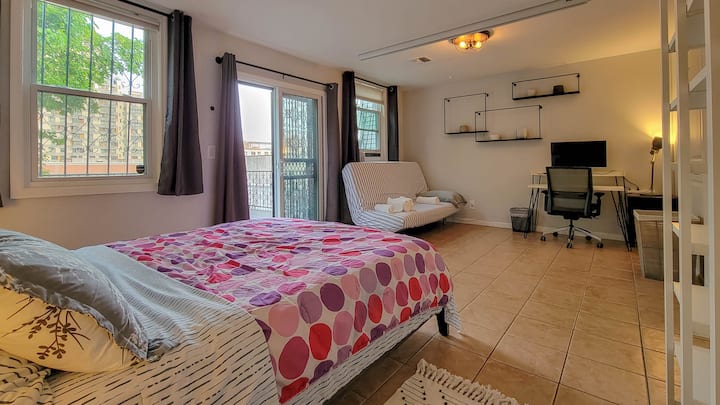 Oasis 4 - Near Yankee Stadium - New York City