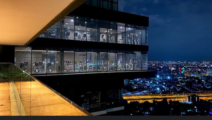 留学生的最爱，交通方便地铁Zero Distance  24h安保skypool Gym，河景 绝美 - Bangkok