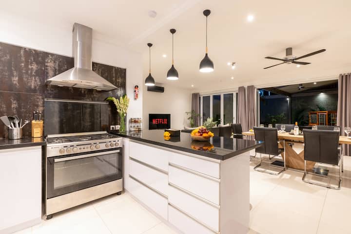 Central 3bd Modern Villa W/ Pvt. Pool & Play Area - Bali