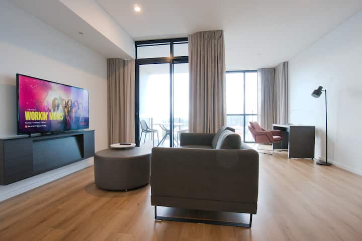 Beautiful Cambodian Inspired Apt With Pool & Gym - Adelaide