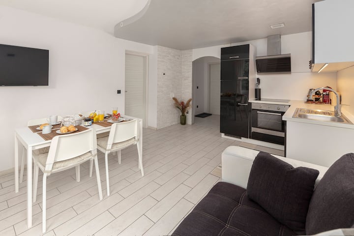 Bright Apartment Below Castle - 블레드