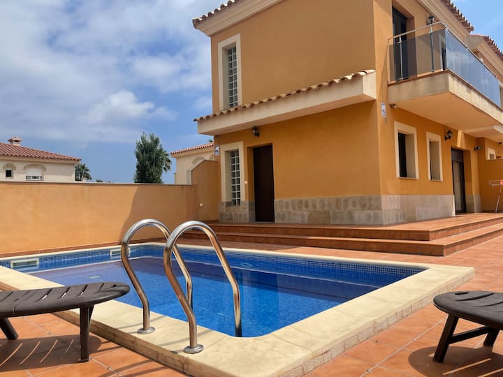 Casa Adosada Con Piscina Privada - Mont-roig del Camp