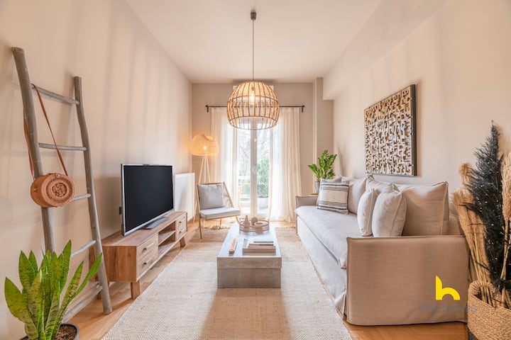 Sun-kissed Boho Haven With Whirlpool Bliss & Patio - Athens