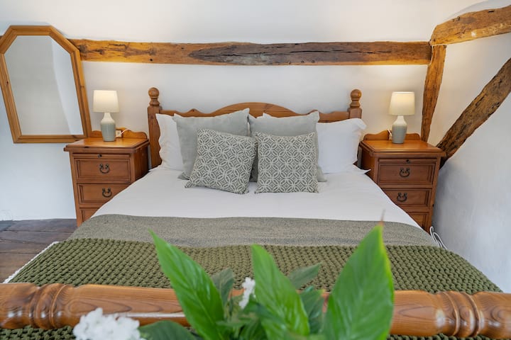 Chocolate Box 16c Cottage In Heart Of Countryside - Sittingbourne