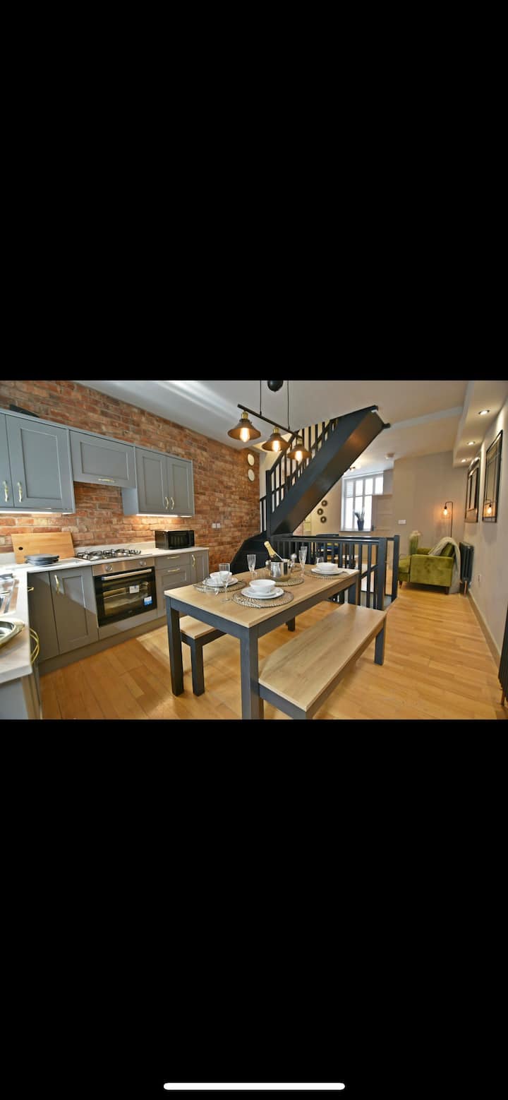 Quirky Cottage Set In Clitheroe - Clitheroe