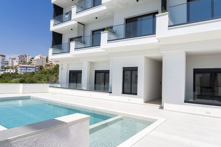 Poseidon Elite Flat-luxury Pool & Sea View - Sarandë