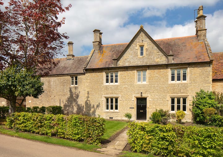 Home Farm House By The Falcon - Northampton