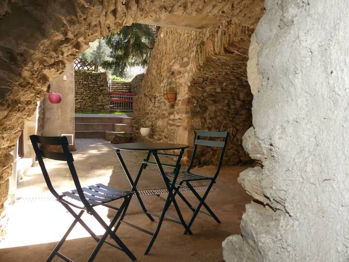 Gîte De 4/5 Personnes : Le Chatus - Les Vans