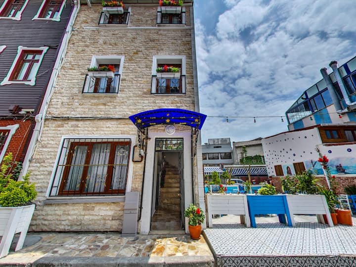Living Room Kitchen Bedroom And Perfect Location - Estambul