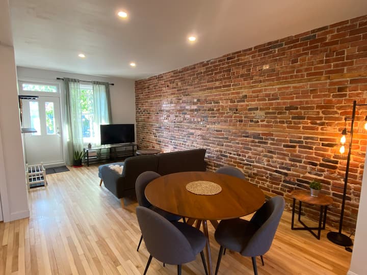 Bel Appartement Rénové - 2 Chambres Stationnement - Quebec City