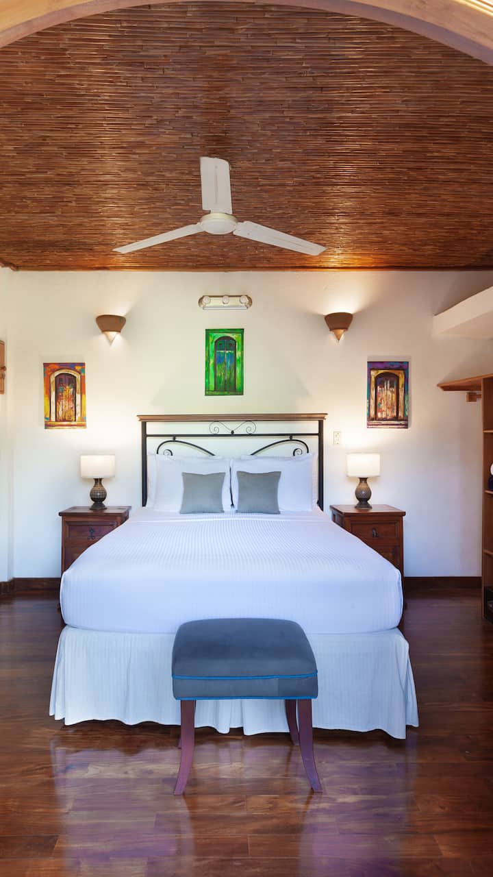 Island Of Tranquility In Best Butiquehotel Of City - Nicaragua