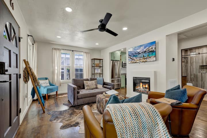 Stylish Southern Charm Near Main St. W/hot Tub! - Fredericksburg, TX