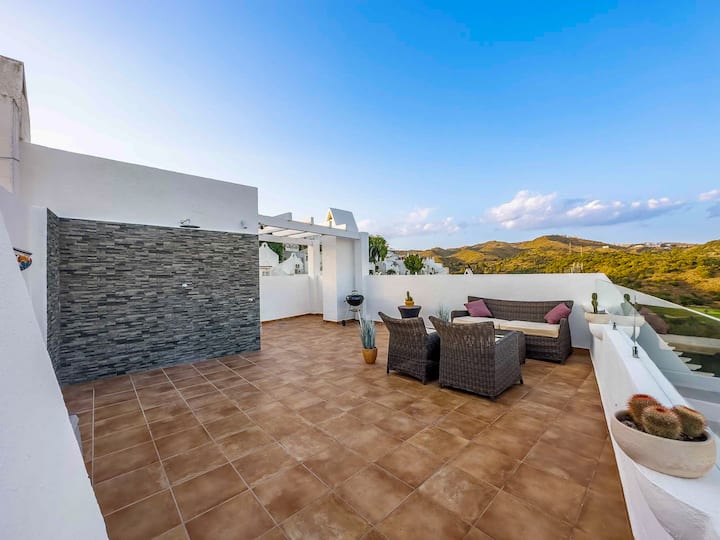 97-townhouse With Roof Terrace & Views, Marbella - Marbella