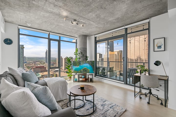 Dt Views |King Bed |Mins To Saddledome |Ug Parking - Calgary
