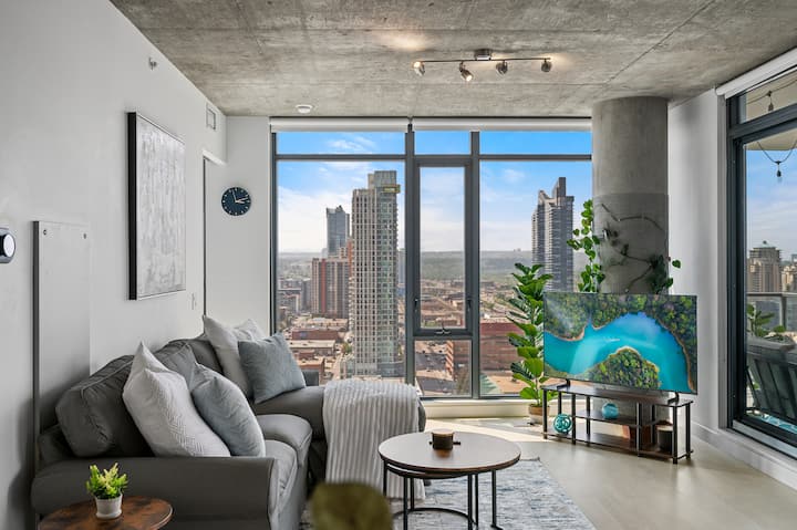 Dt Views |King Bed |Mins To Stampede | Ug Parking - Calgary