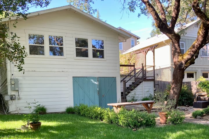 Sonoma Tree House - Sonoma, CA