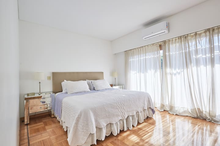 Elegant Apt W/parking In The Heart Of Recoleta! - Buenos Aires