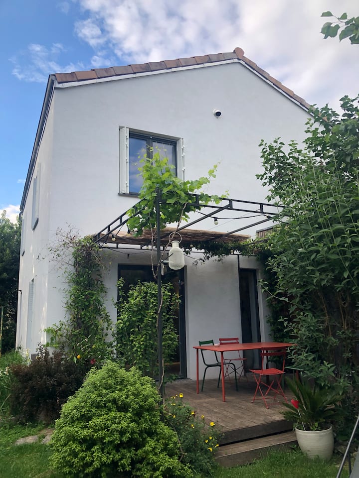 Maison Fraiche, Joli Jardin, Trampo, Balançoire - Drôme