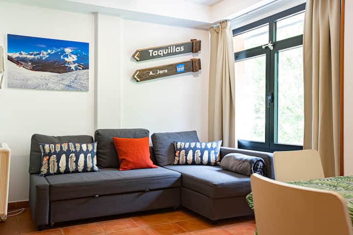 S.n. Holidays, Estudio Jara. Gorbea - Sierra Nevada