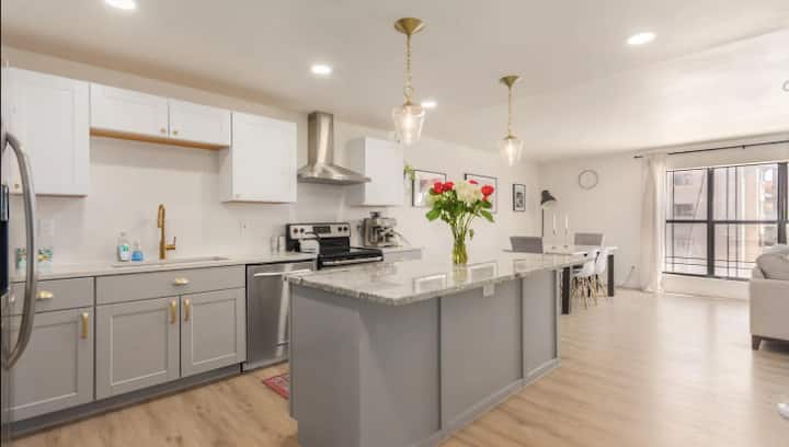 Luxury Biltmore Condo On The Biltmore Golf Course - Phoenix, AZ