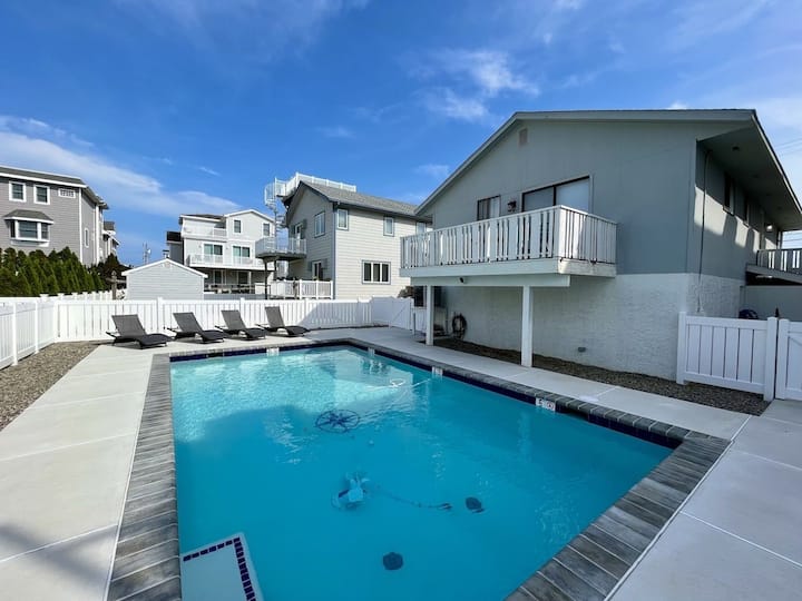 Renovated Avalon Home & Pool: Sleeps 6 - Sea Isle City, NJ