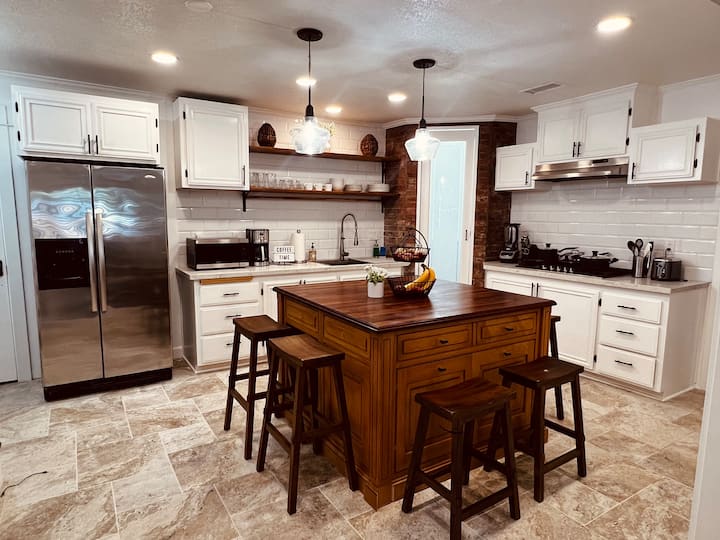 La Cabaña -Two Story, Spacious, Near Disney &Beach - Irvine, CA