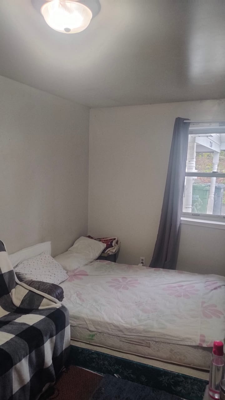 Full Furnished Big Room - Fredericton
