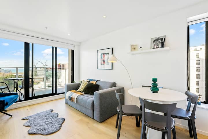 City Stunner With City Views, Pool And Gym - Auckland