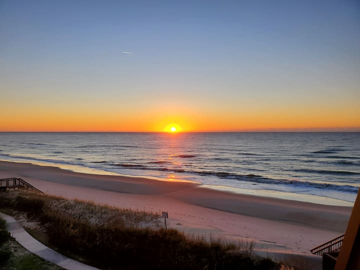 Arrr Place - Beachfront, 1br, 2 Queens, Sleeps 5 - North Topsail Beach, NC