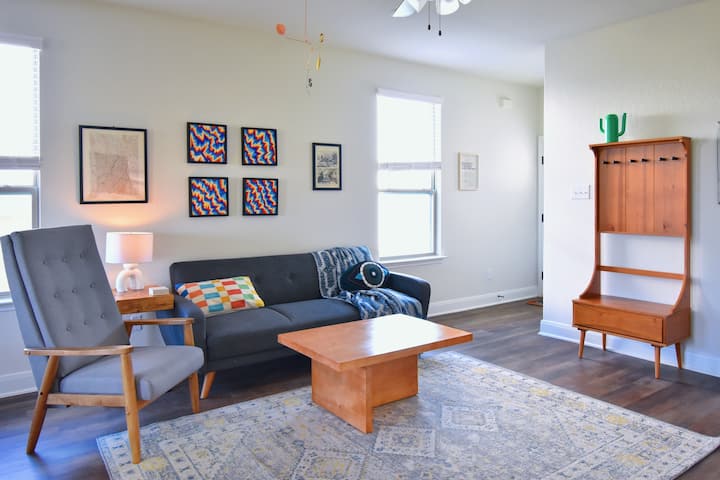 Cosmic Cowboy Townhome In Gated Community - Helotes, TX