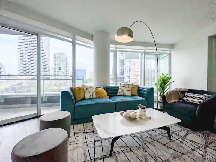 Yaletown 2br W/ac+parking - Vancouver