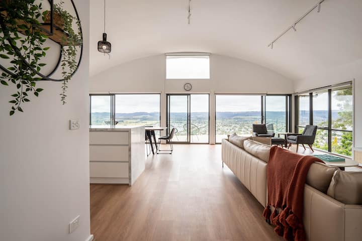 Bay Horizons: Grand Panoramic Coastal Escape - Mount Martha