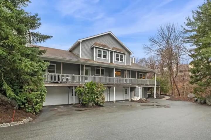 Townhouse 5 Minutes To Dt Salem! - 비벌리