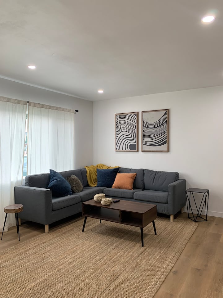 Cozy & Modern La Home *27 Miles From Disneyland - Monrovia, CA
