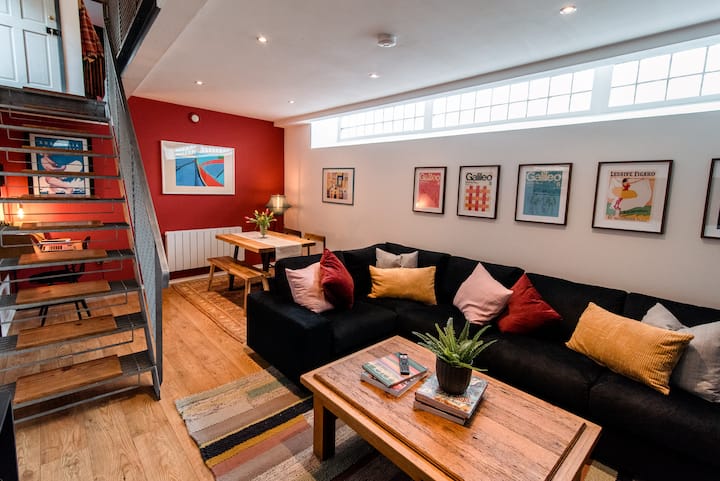 Stylish Home In Historic York Centre With Parking - York