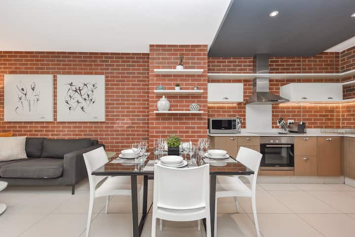 5th Floor Modern Comfortable 2 Bed 2 Bath - Johannesburg