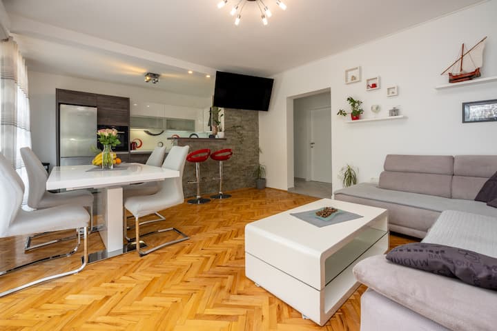 Modern Apartment With Ac, Smarttv, Parking, Wifi - Crikvenica