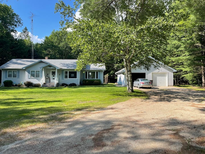 New! Private Home Located On 6 Acres! - Gladstone, MI