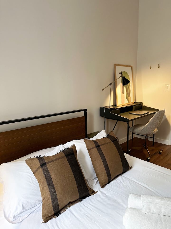 Private Room W/ Workspace & Wi-fi In Chelsea - New York
